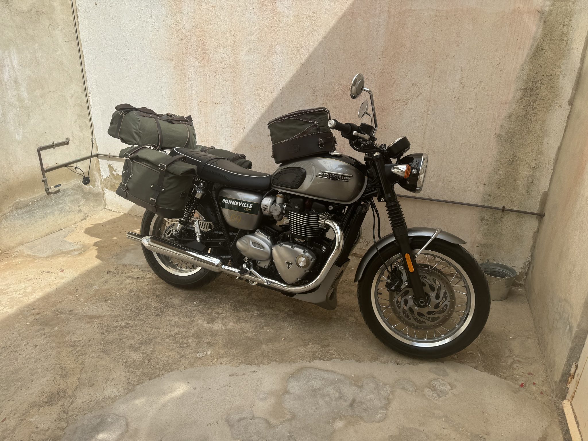 Full set Rear luggage carrier and racks for saddlebags Triumph ...