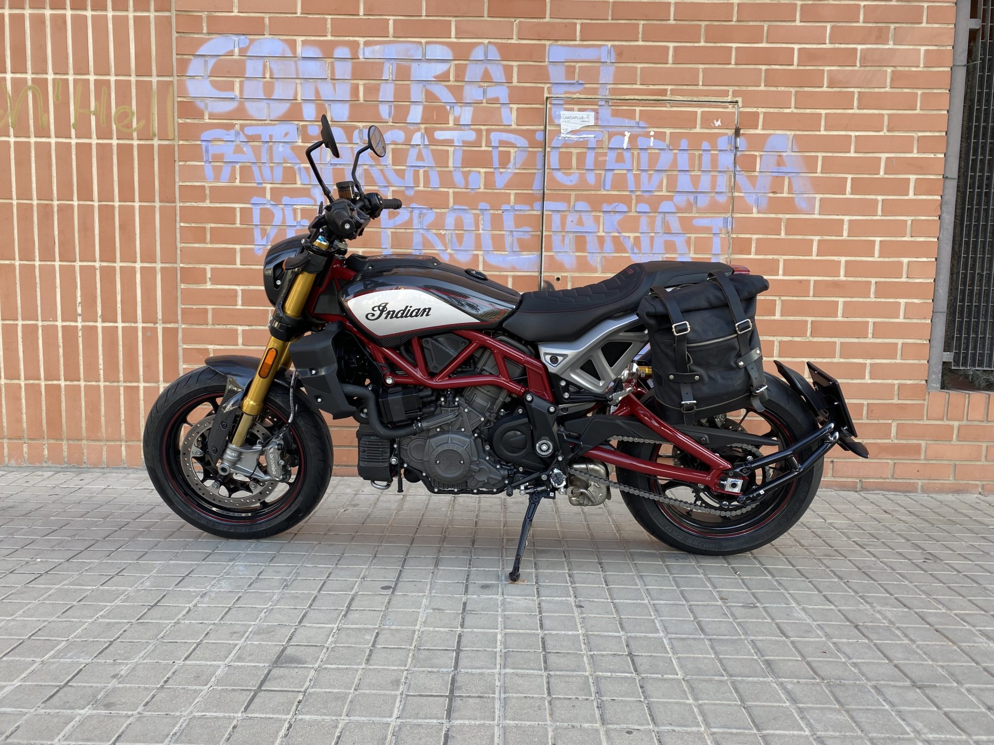 Saddlebag holder (left side) Indian FTR1200 satin black - La Poderosa ...