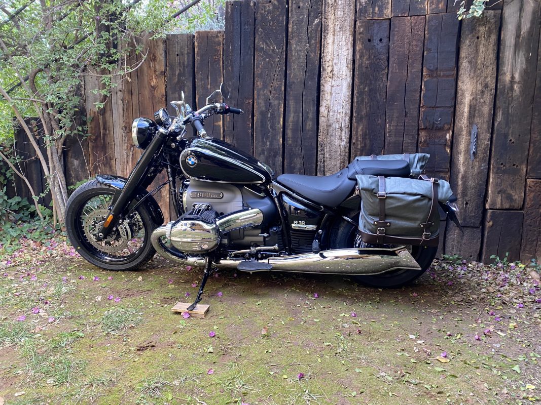 Saddlebag holder (both sides) Bmw R18 satin black - La Poderosa Goods ...