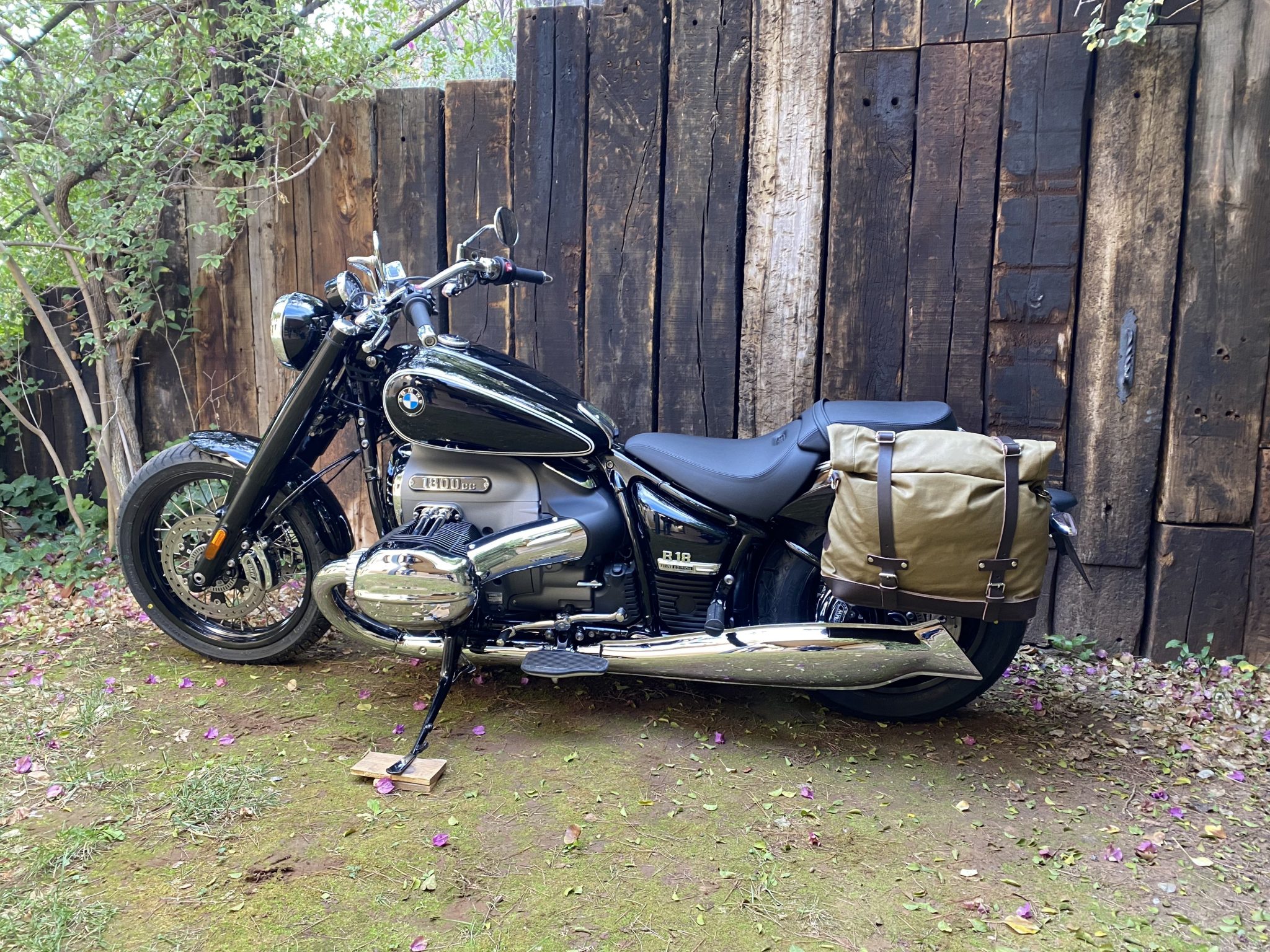 Supports (both sides) for saddlebags Bmw R18 Chrome - La Poderosa Goods ...