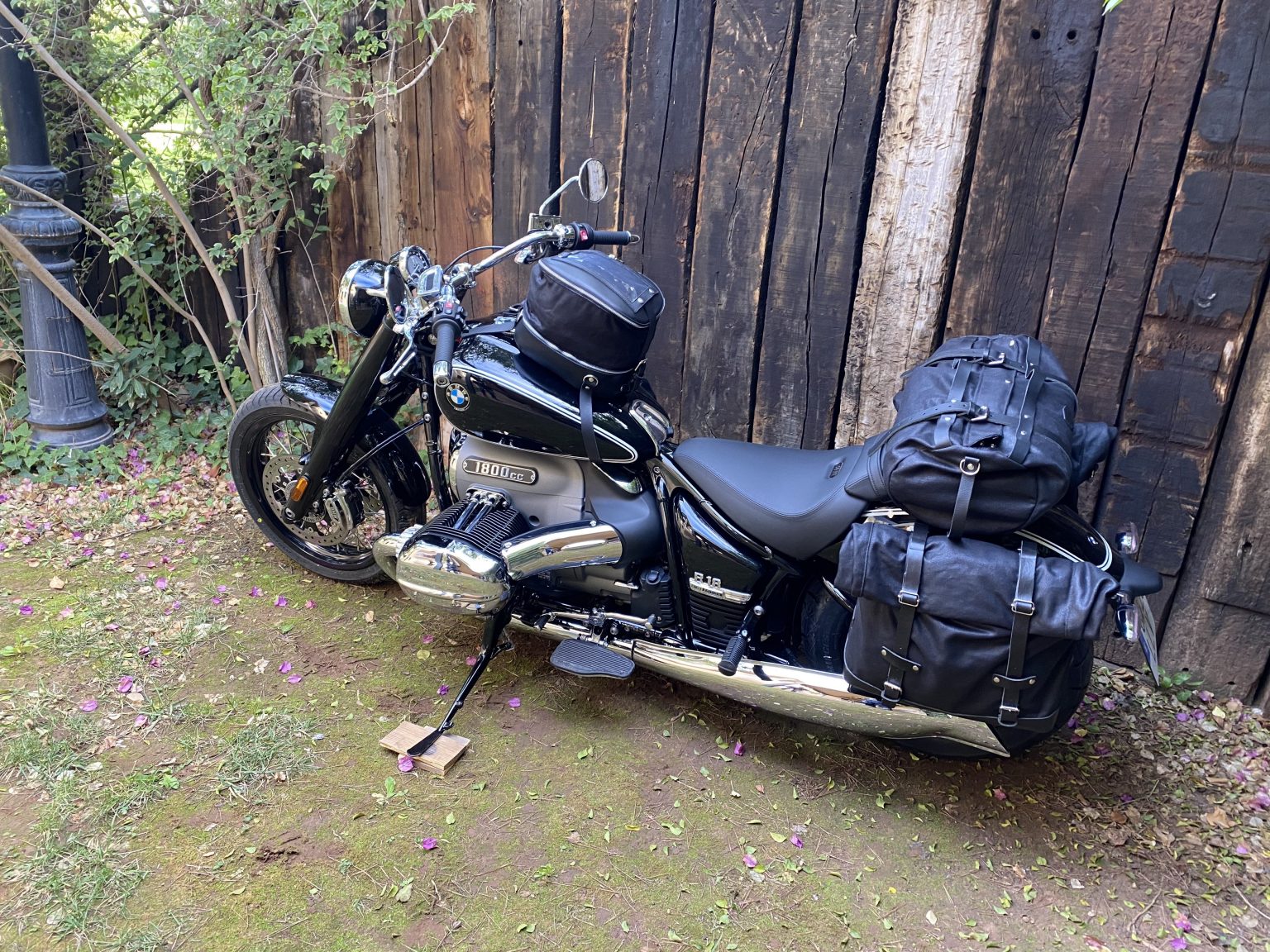 Supports (both sides) for saddlebags Bmw R18 Chrome - La Poderosa Goods ...