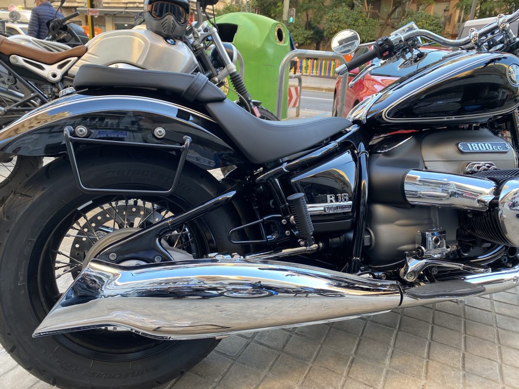 Saddlebag holder (both sides) Bmw R18 satin black - La Poderosa Goods ...