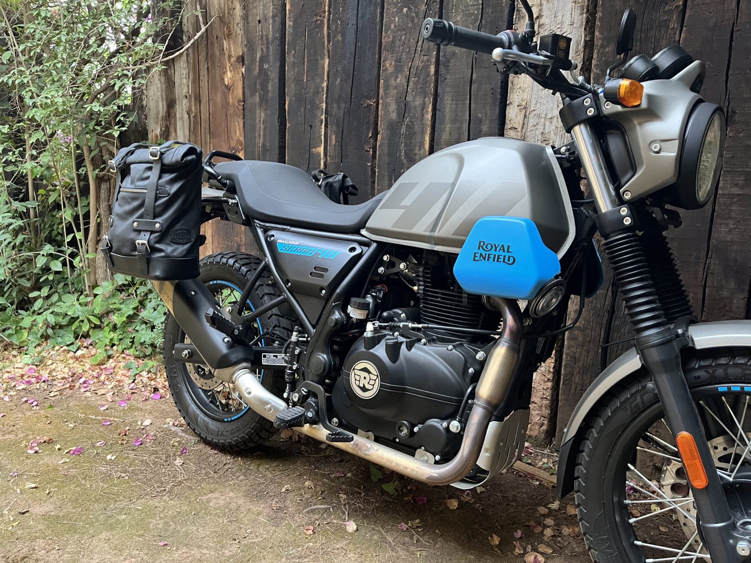 Saddlebag holder Royal Enfield Scram 411 Satin black - La Poderosa ...