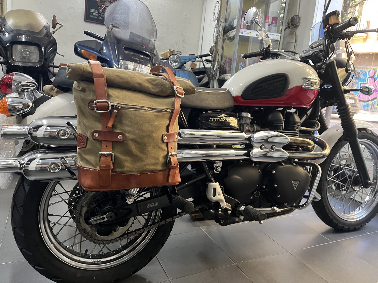 Saddlebag holder Triumph Scrambler 900 Satin Black (both sides) - La ...