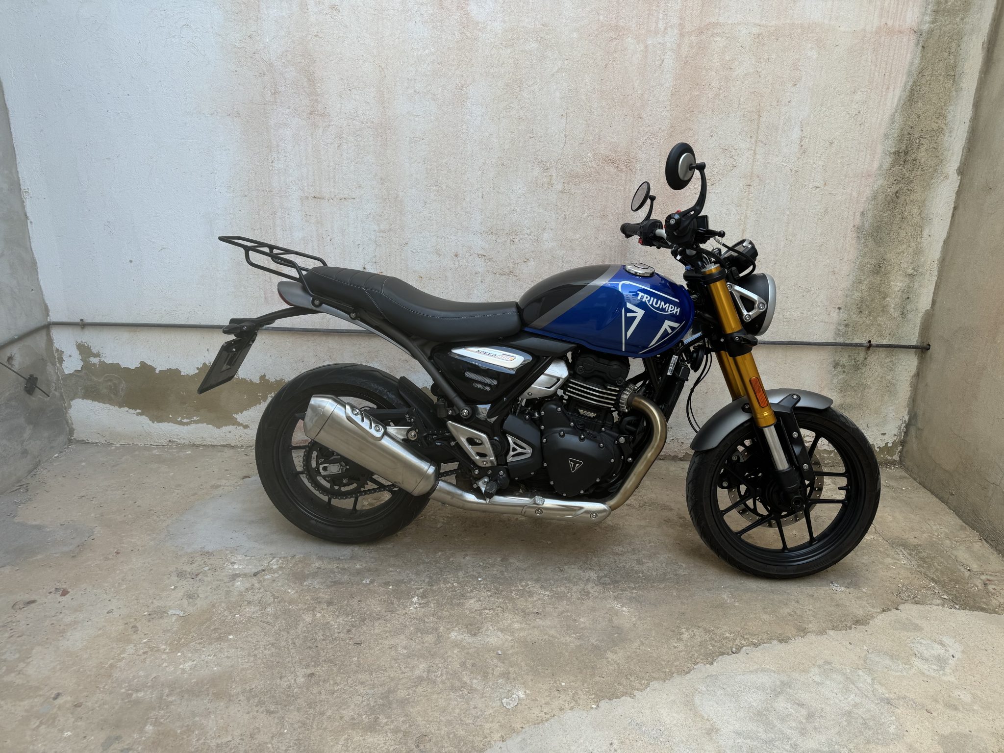 Rear luggage rack for Triumph Speed 400 satin black - La Poderosa Goods ...